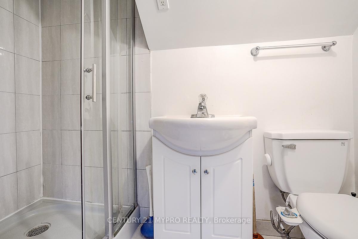 269 Shawnee Circ Toronto near Finch/Victoria Park | Single Car Garage ...