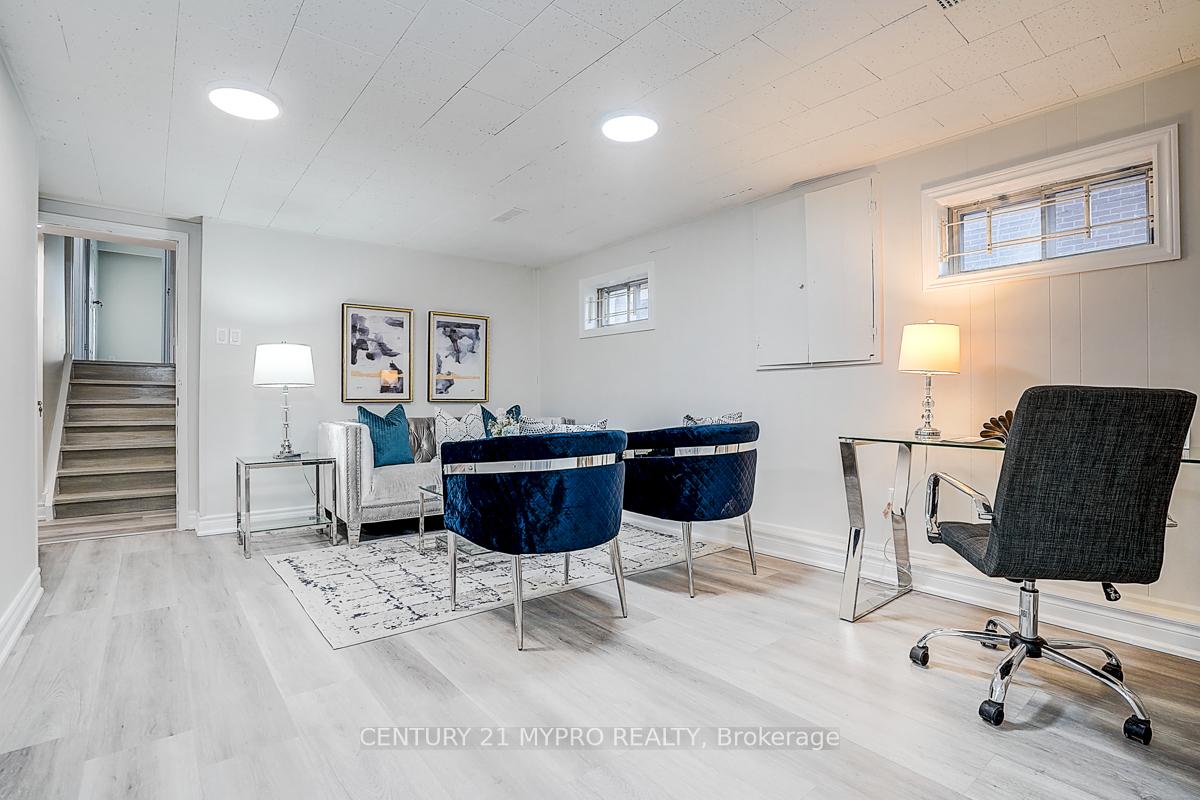 269 Shawnee Circ Toronto near Finch/Victoria Park | Single Car Garage ...