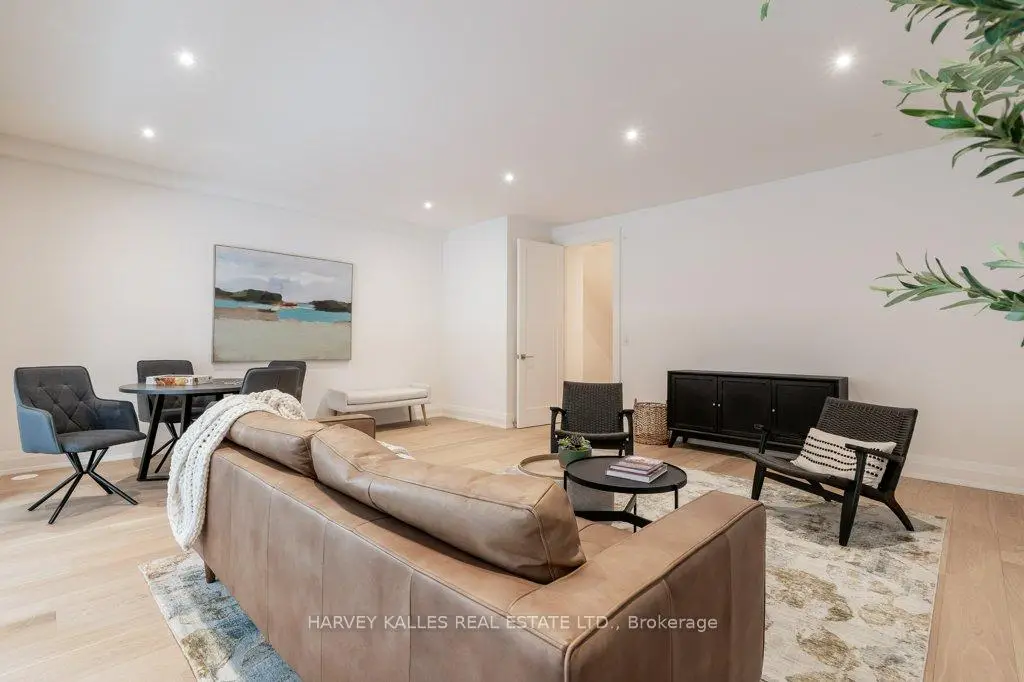 32 Evergreen Gdns Toronto near Bayview & Moore | Single Car Garage Town ...